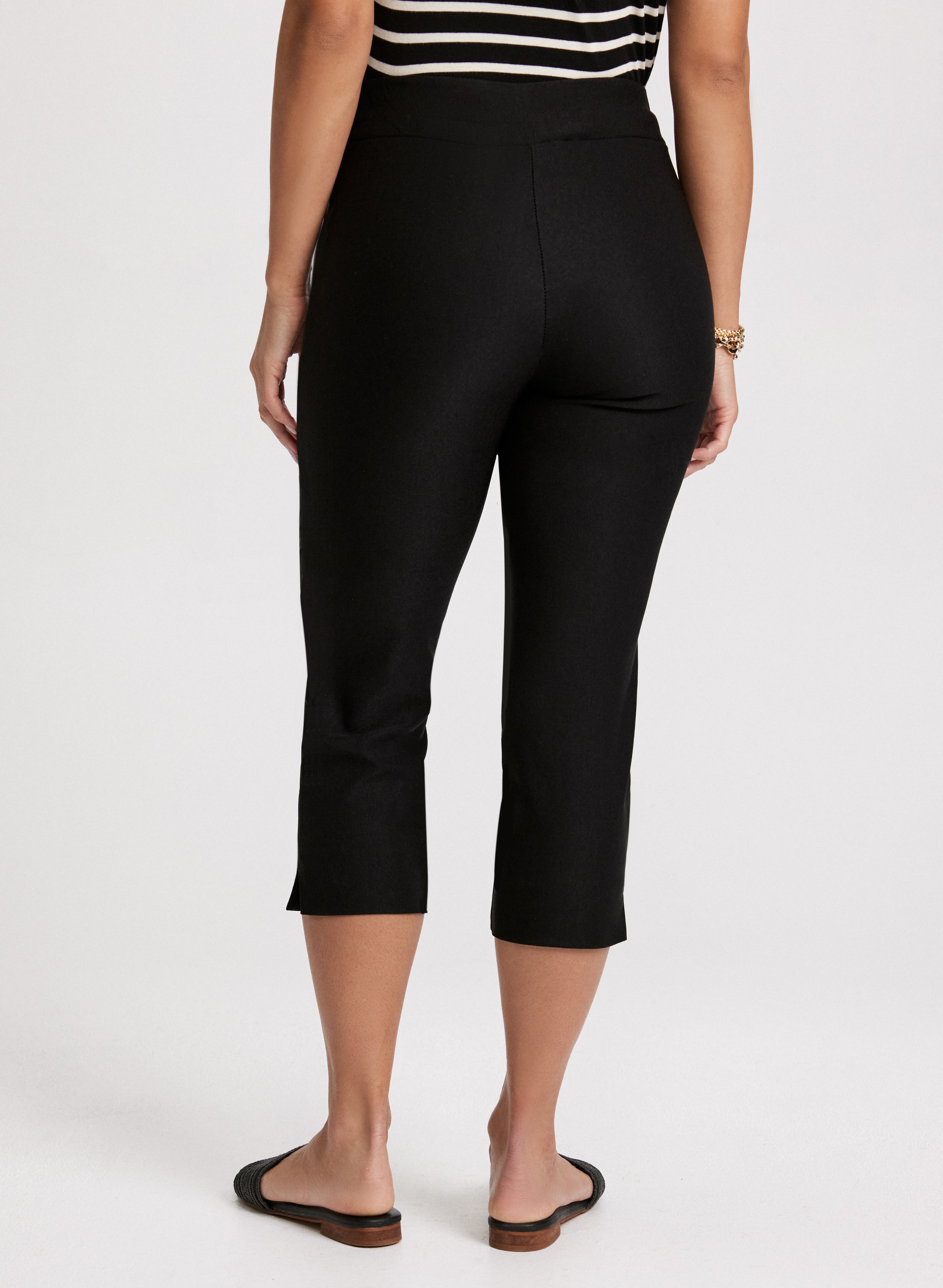Pull-On Lateral Slit Capris